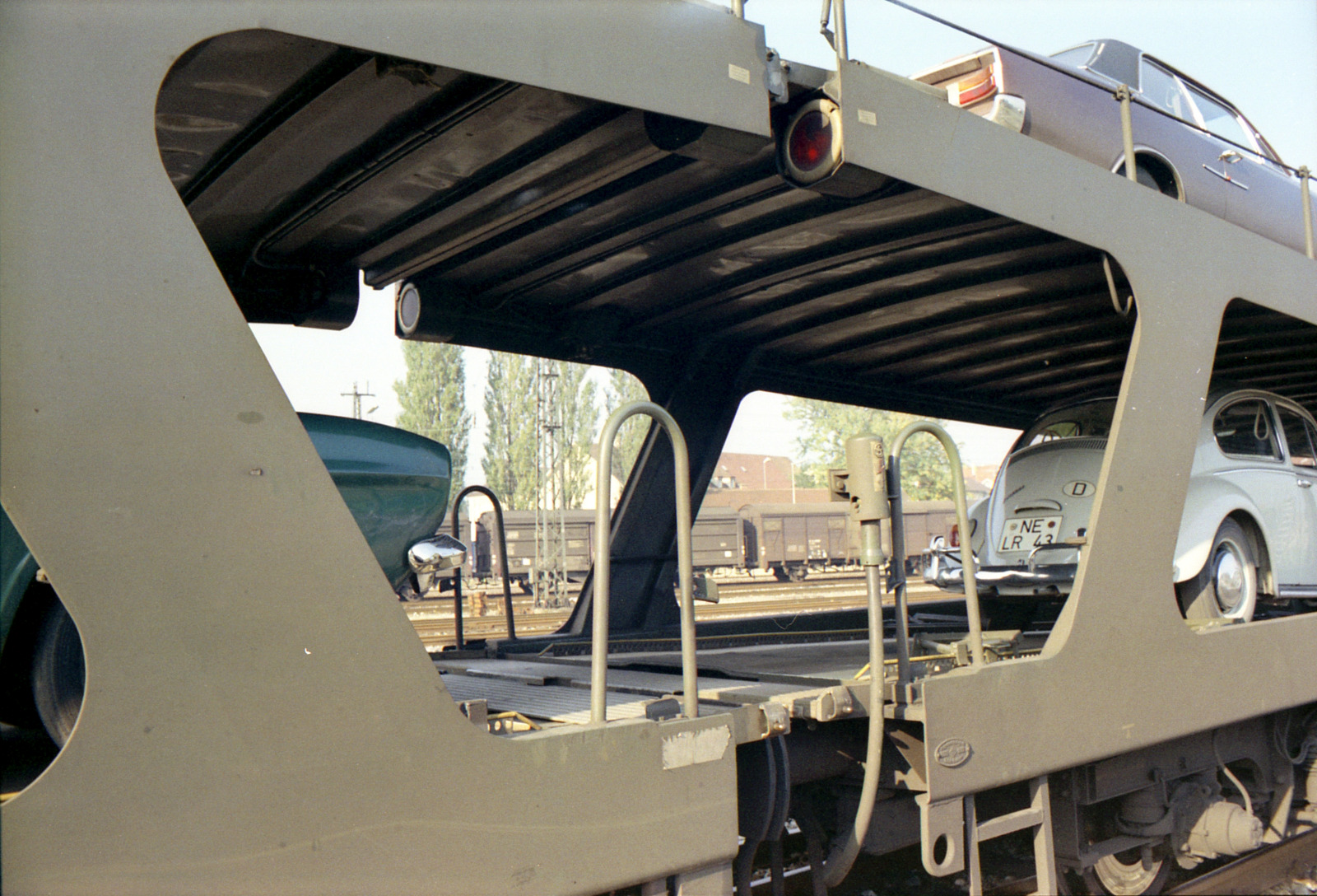 Die DB in Bildern 1966-1991: DDm (Autotransportwagen, "Auto im Reisezug")