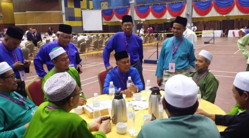 Wow!!...Mat Said Bawa Dua Isteri ke pusat penamaan calon