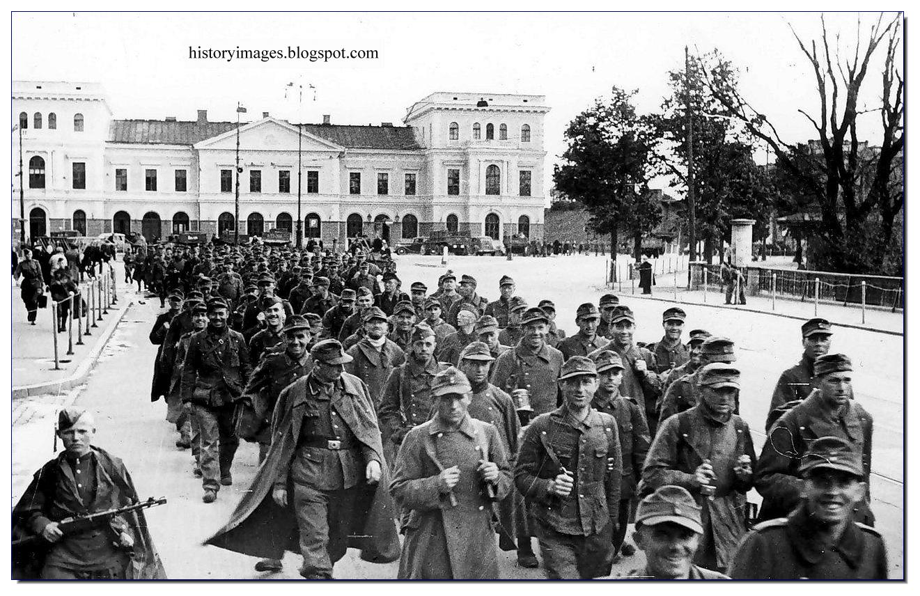 HISTORY IN IMAGES: Pictures Of War, History , WW2: Downfall: The ...