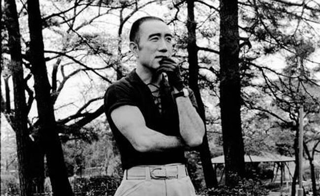 Charis D'Cruz: Yukio Mishima: Rotina de Treino, Exercícios e Nutrição