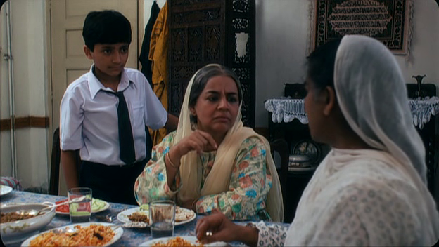 Watching Asia Film Reviews: Mammo (1994) [Film Review]