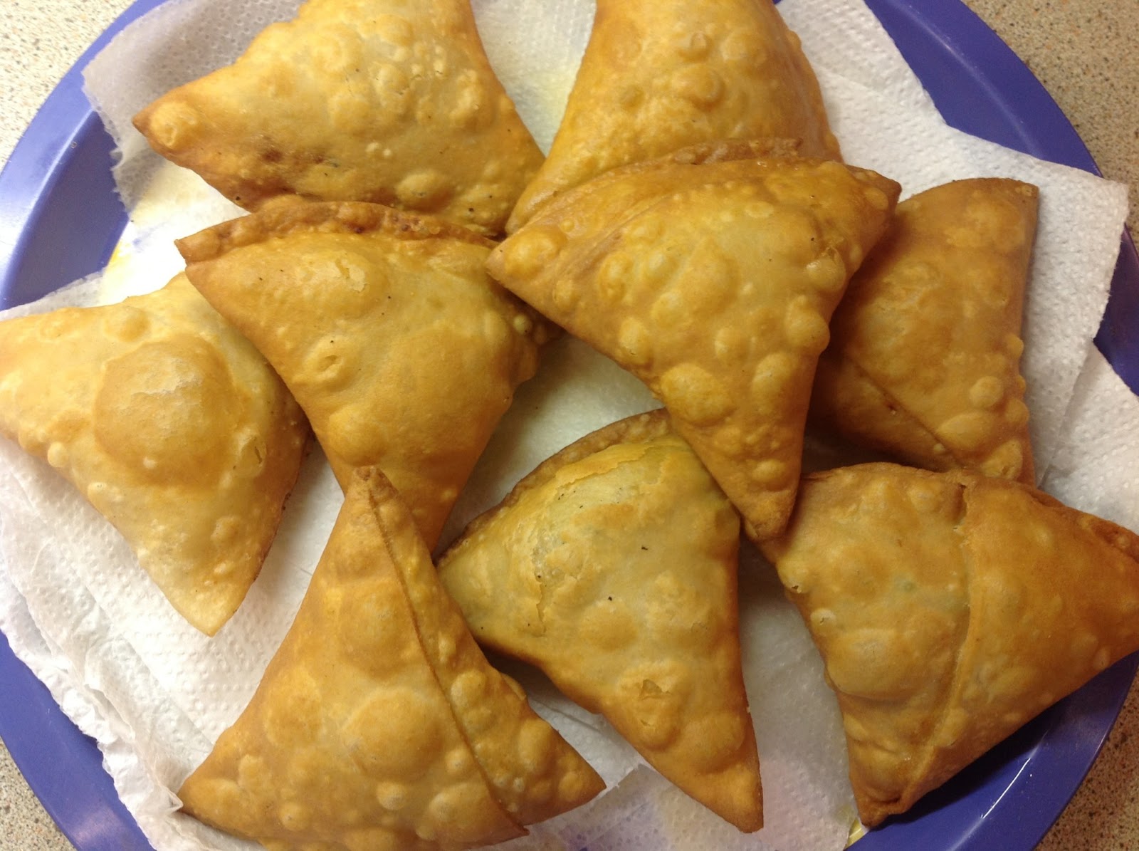 This Muslim Girl Bakes: Pakistani Chicken Samosas