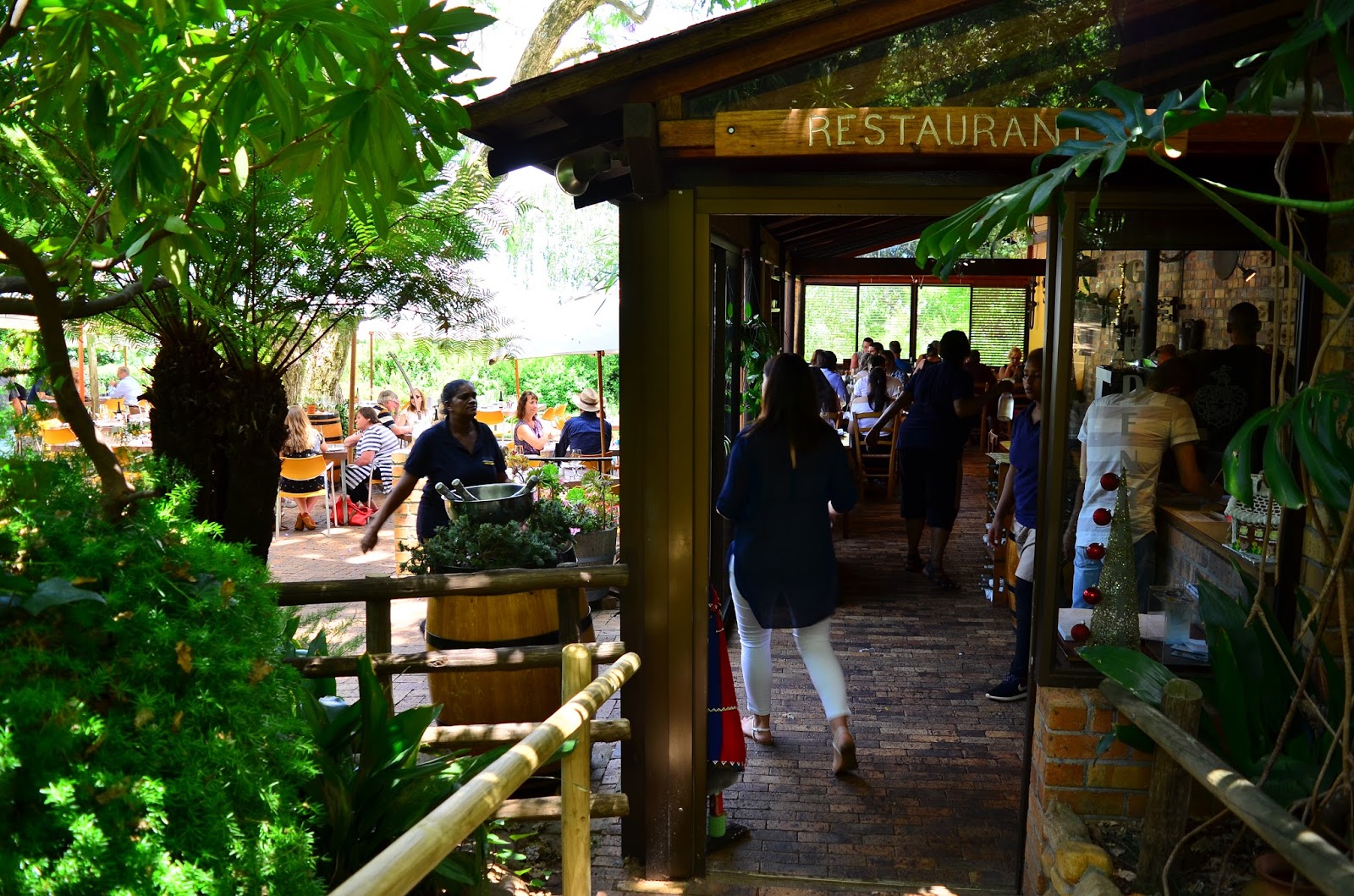 Hedofoodia: Delheim Garden Restaurant, Stellenbosch