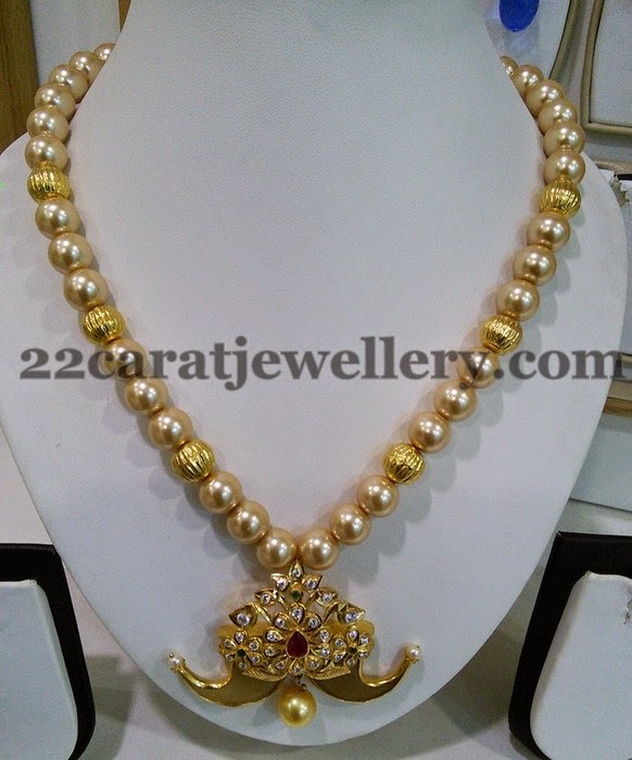 Tiger Claw Locket with Pearls Set - Jewellery Designs