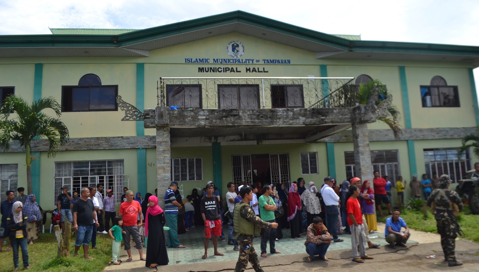 LANAO Blog NEWS: PH Navy leads relief operation in Tamparan, LDS