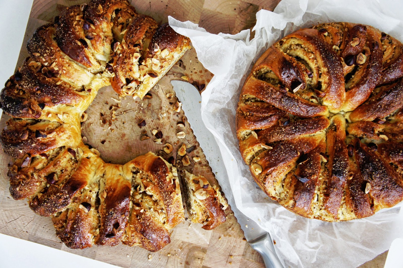 En doft av Nybakt: Kalljäst Vetekrans med Hasselnötter