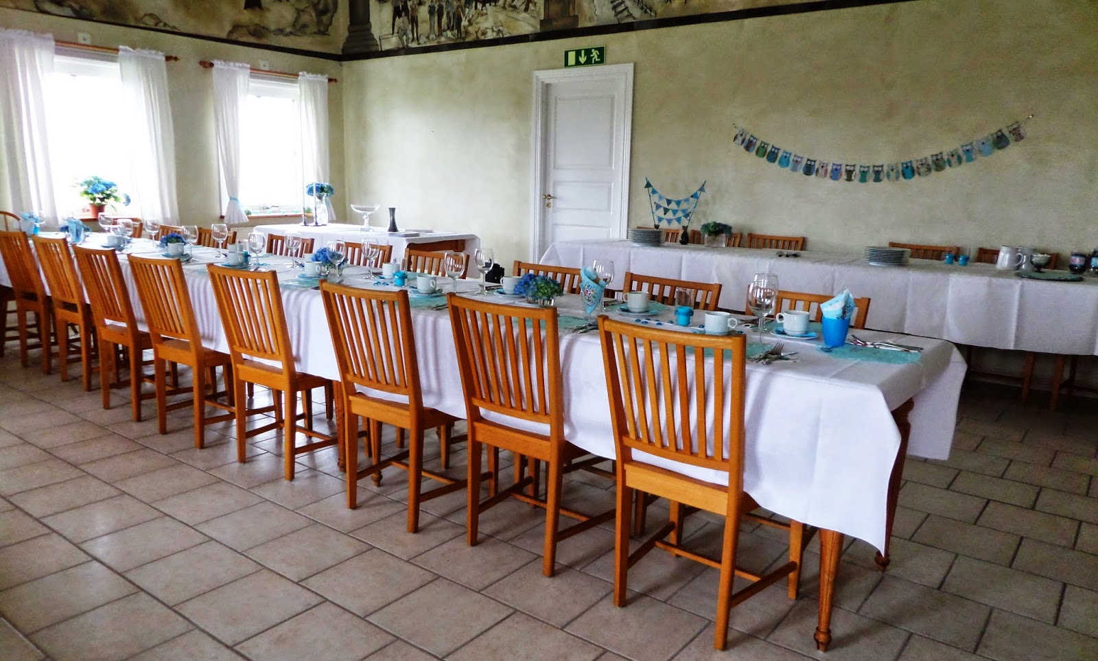 Skapat av Frida: Dukning, dop.