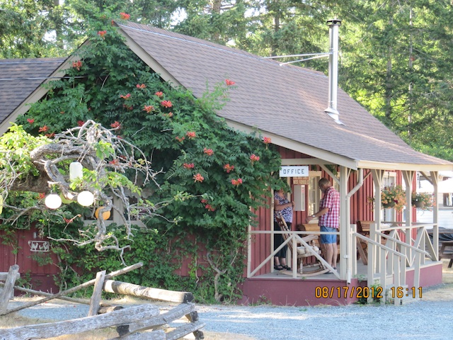 The Comox Valley - A Pictorial View: Town of Comox - Beaches