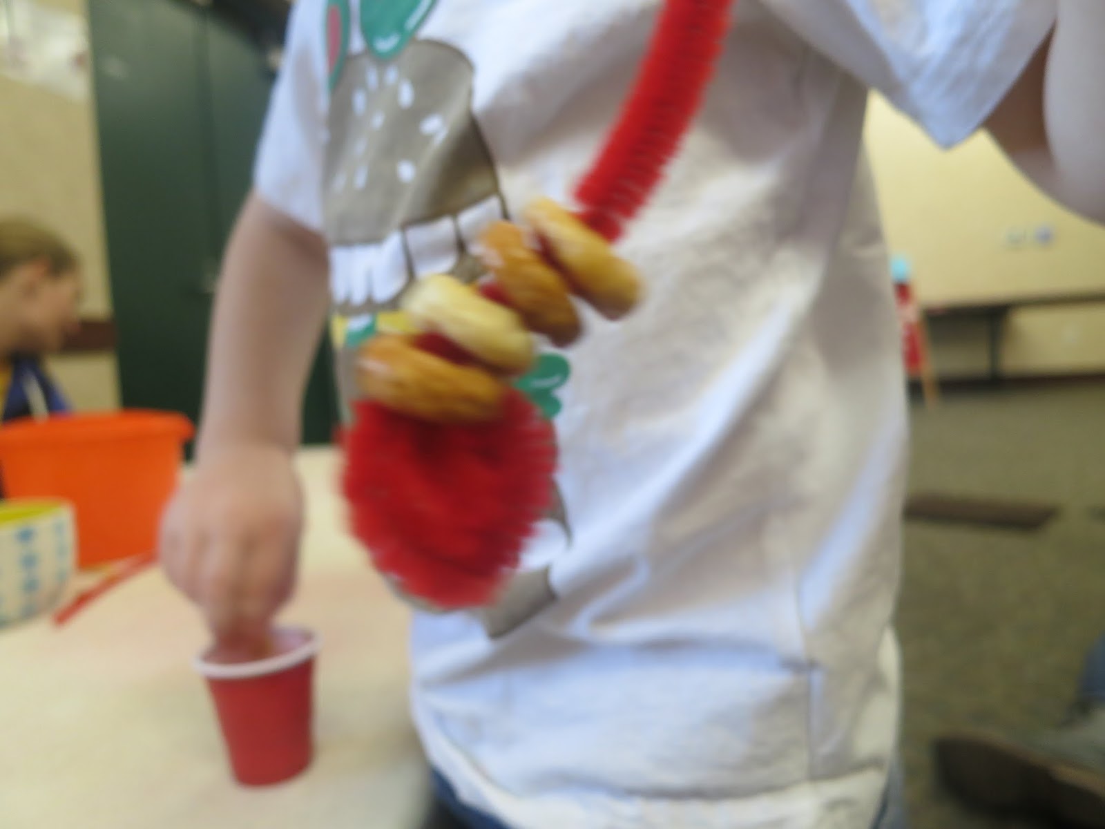 Toddler Art Class: Cheerios on Chenille Stems : library makers