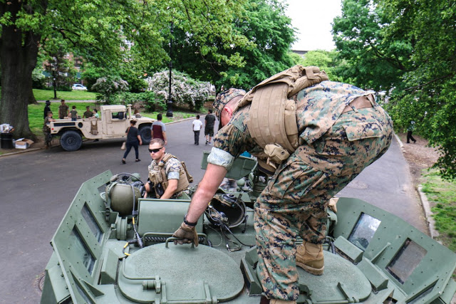 Defensa y Armas: IFV: Visitando el LAV 25 del USMC