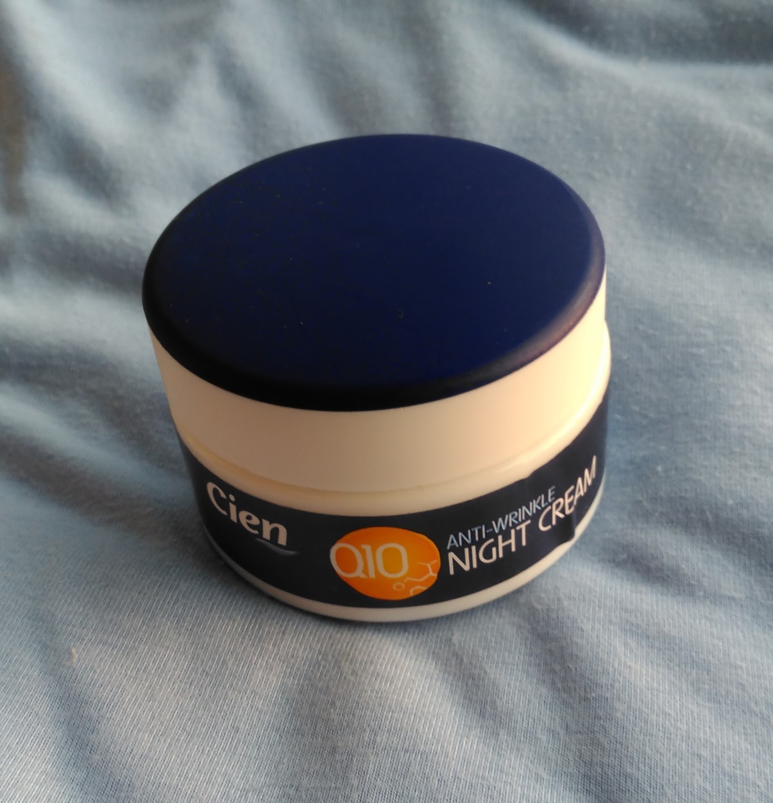 Às bolinhas amarelas: Review || Creme de noite Q10 anti rugas e creme ...