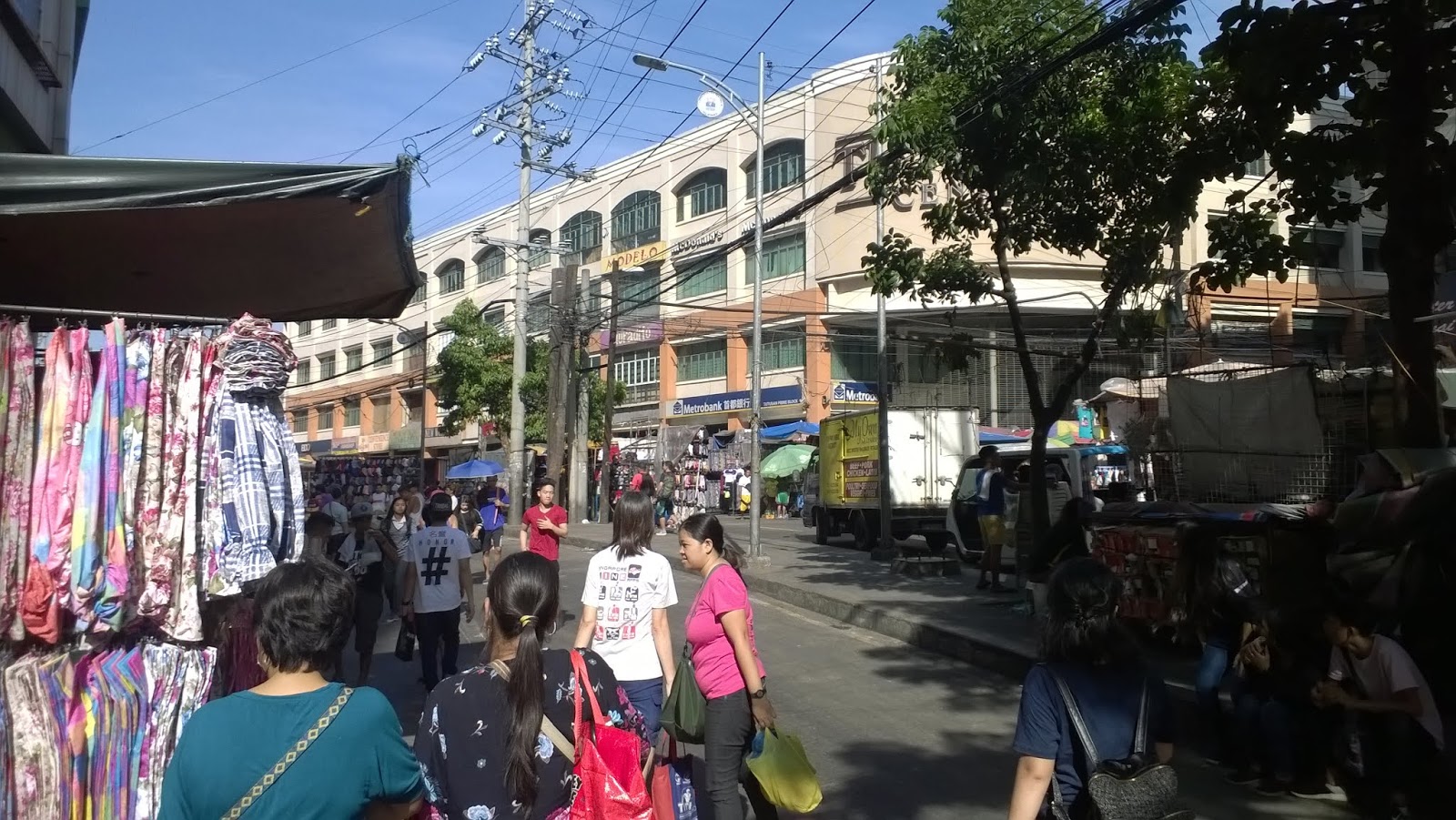 A Walk to Divisoria - Filipinos Love this Place!