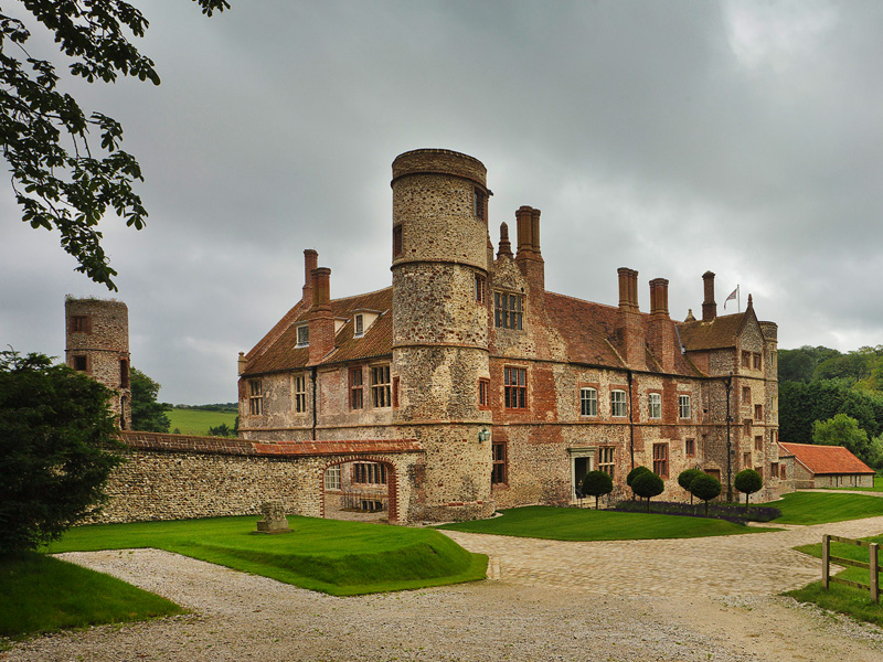 Landed families of Britain and Ireland: (306) Bacon of Redgrave Hall ...