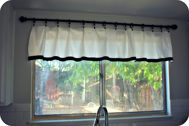 I Heart My Glue Gun: DIY Window Valance