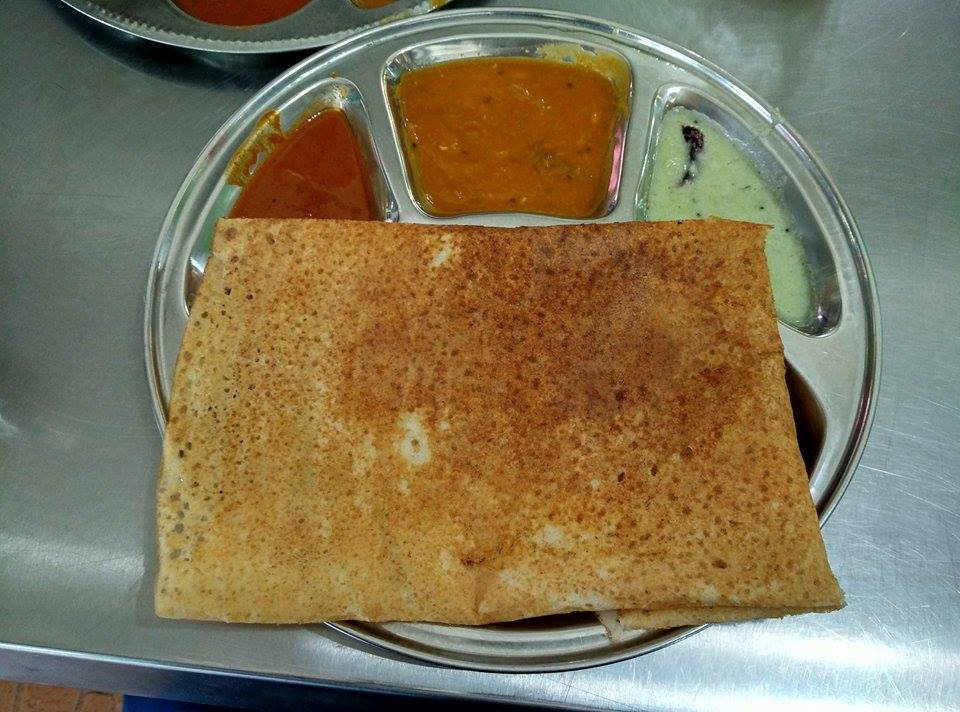 Niya's World: Dosa, Puri, Idli, Dal vada & Coffee @ Banana Leaf ...