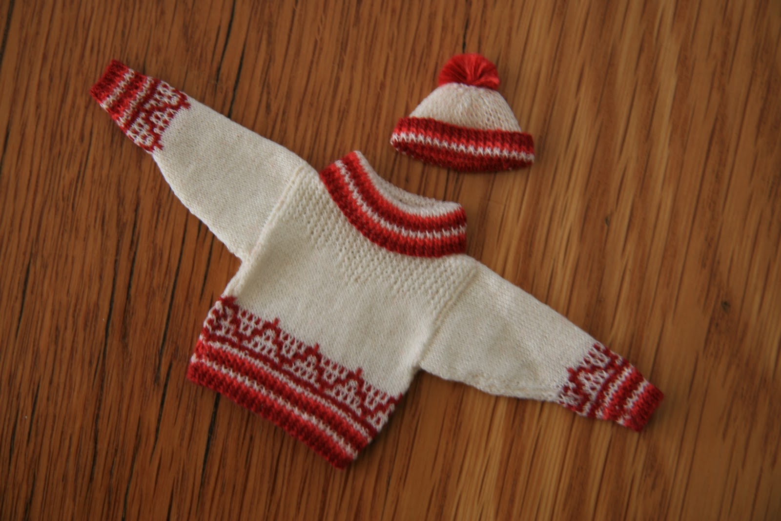 Chrystal's Designs: Miniature Knitting in the Studio