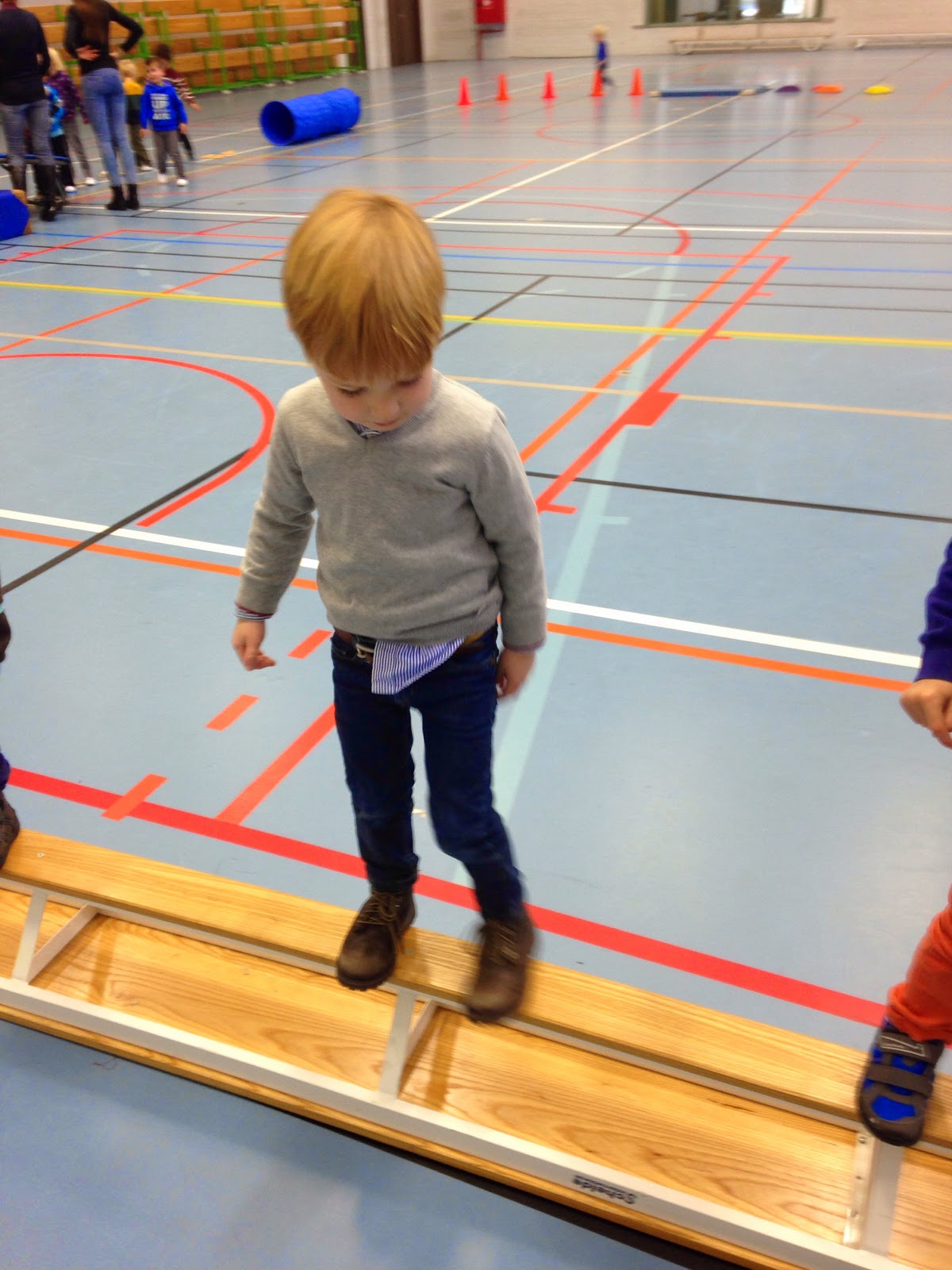 kleuters van het Dambord: Turnen in Sijsele: bewegingsomloop