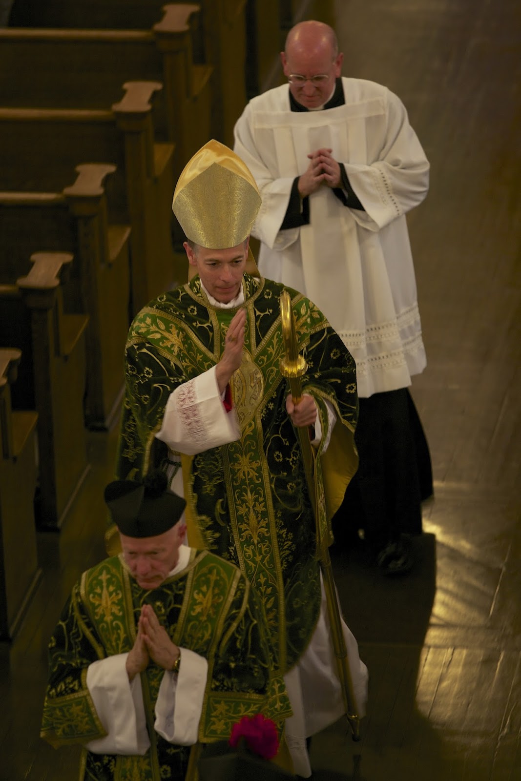 New Liturgical Movement: Pontifical Mass celebrated by Archbishop ...