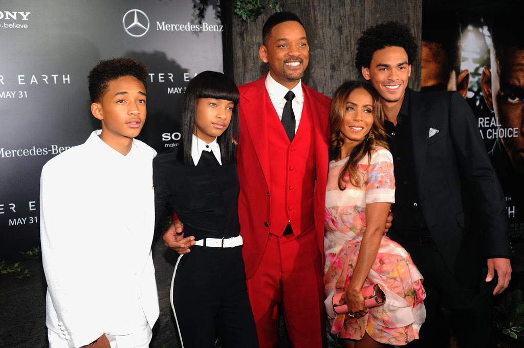 卡勒的歡笑譯籮筐: 電影老實說 Honest Trailers -《駭客任務》（中文字幕）