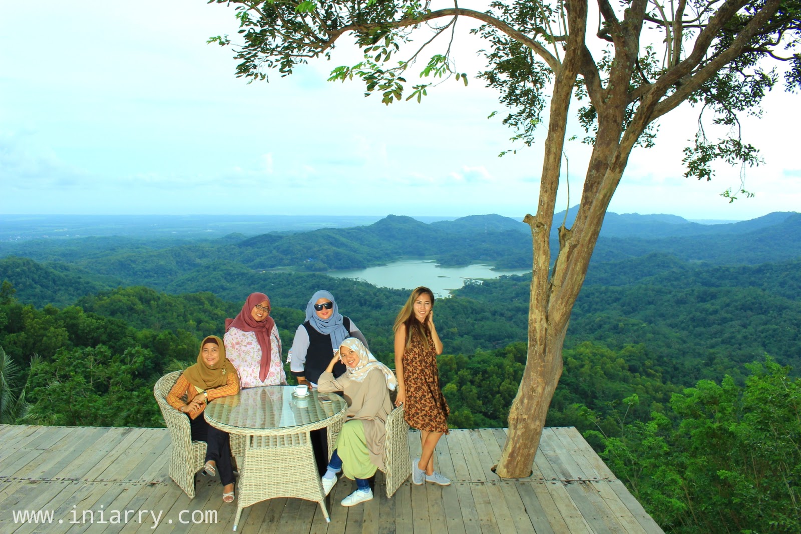 Serunya Piknik di Bukit Wisata Pulepayung - Ini Arry Serunya Piknik di Bukit Wisata Pulepayung - Ini Arry