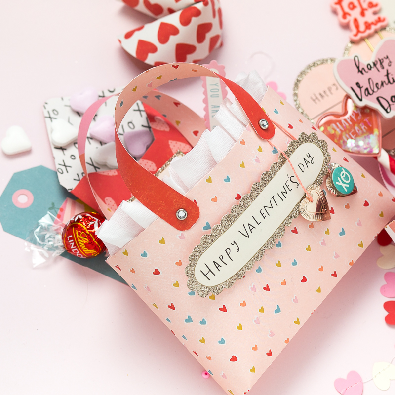 Valentine's Day bags tutorial + Cut file - Bea Valint | Scrapbooks