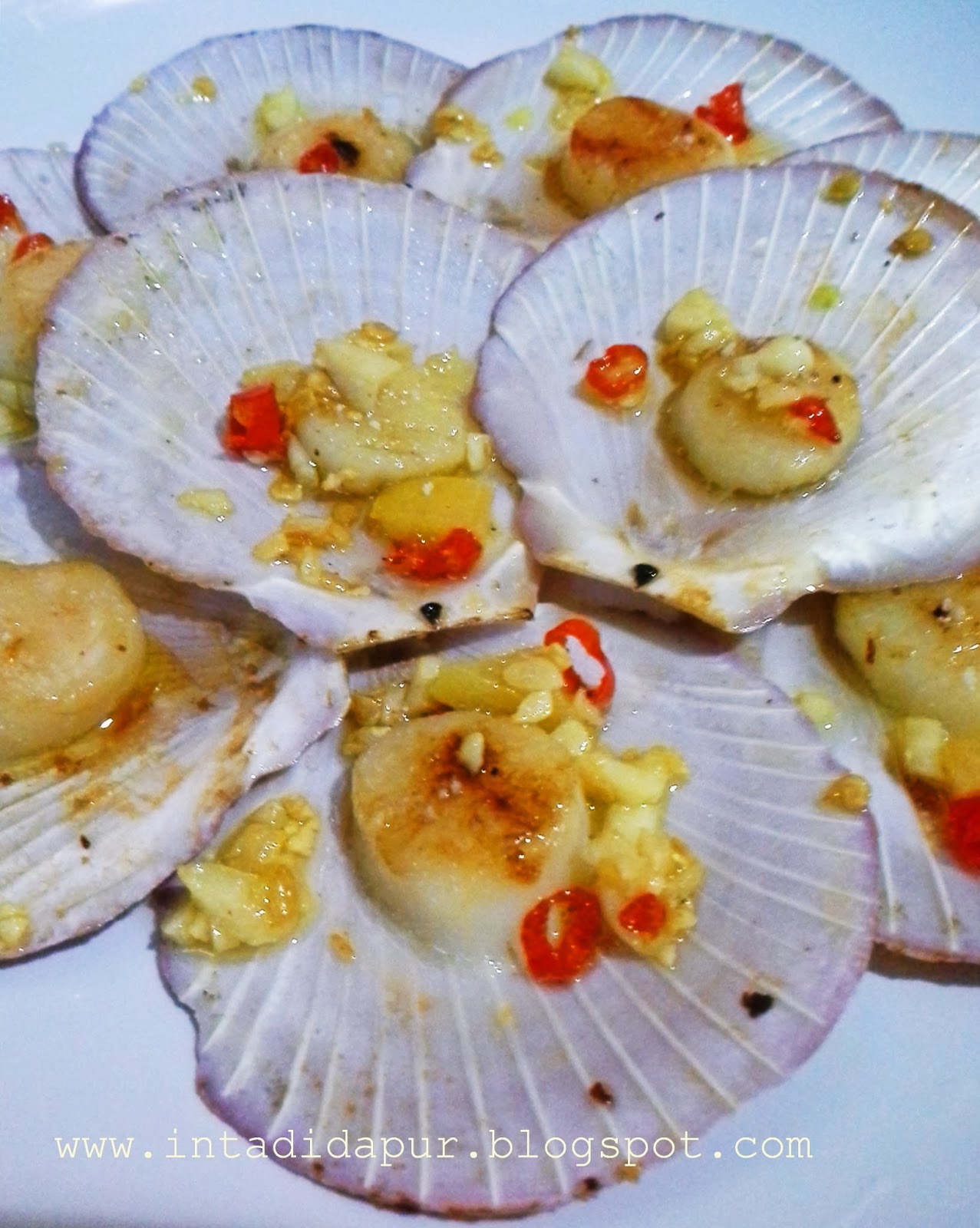 Having fun in the kitchen: Sauteed Scallops with Olive Oil, Garlic & Chilli