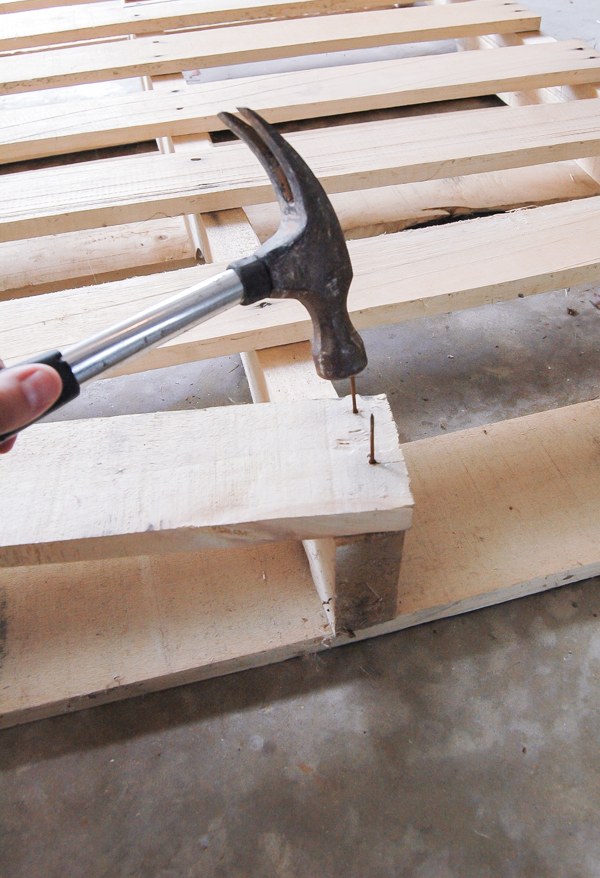 How to Dismantle Pallets Without Breaking Boards | Little House of Four ...