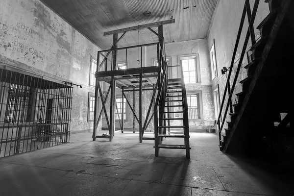 Jordan executes 15 people, including 10 on terrorism charges