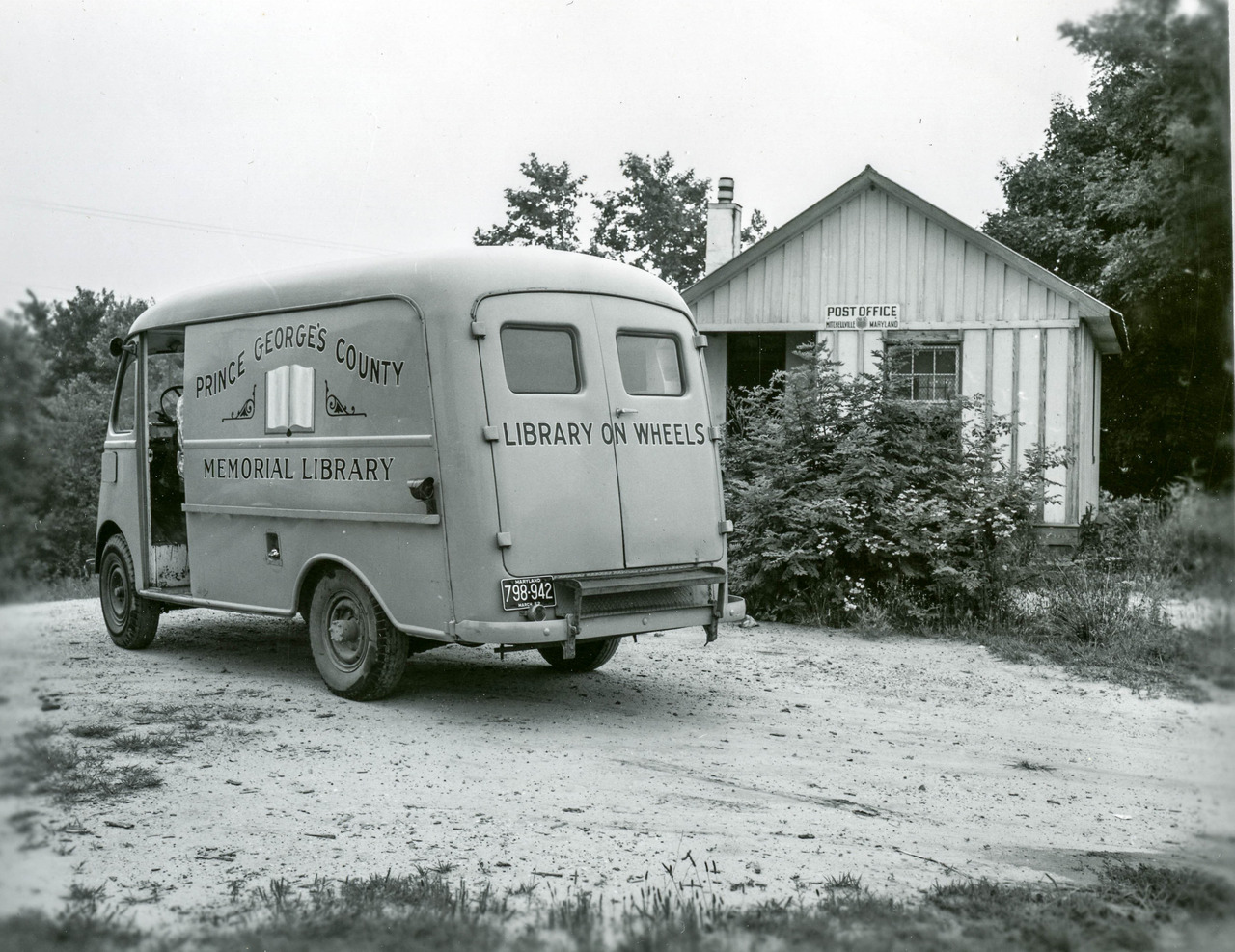 The Prince George’s County Memorial Library Bookmobile in Woodmore ...