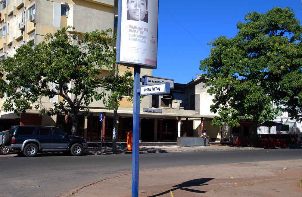 Prédio do Sheik do meio dos anos 60 na Polana. Esposa de Prometheus de ...