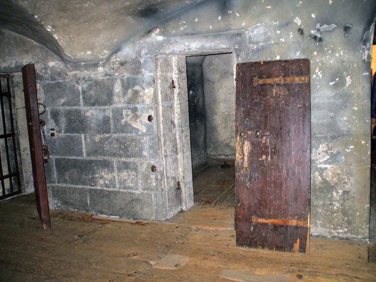 The On-Line Buzzletter: Quebec Blog #35: Morrin the Prison, Famous ...