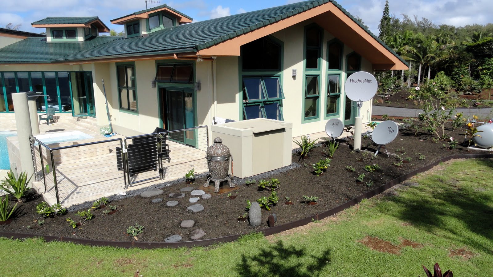 One Kalepa Point: Garden pictures and a well used volleyball court