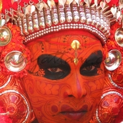 Kerala Attraction: Para Devatha Theyyam (vishnu-moorthy-theyyam)