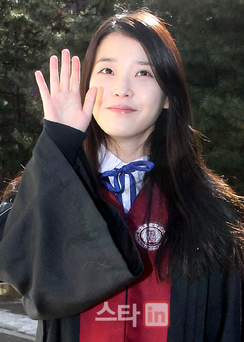 IU officially graduates from high school | kpopunli