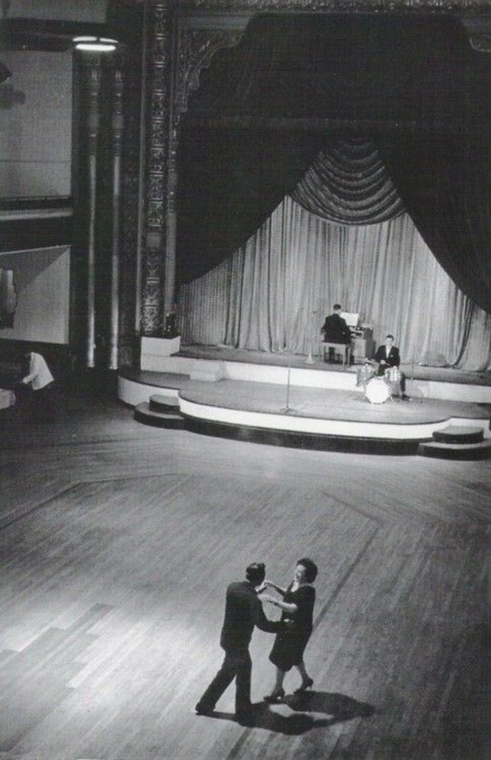 OLTRE IL MURO: ARTE e FOTOGRAFIA: TONY RAY-JONES | PHOTOGRAPHER