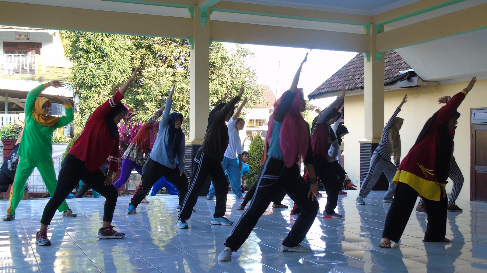 SENAM IBU-IBU PKK DI BALAI DESA - KKN-P DESA SUMBER GEDANG PANDAAN