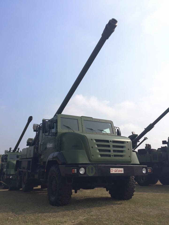 THAIDEFENSE-NEWS: กองทัพบกรับมอบ จรวดหลายลำกล้อง DTI-1G แบบนำวิถี