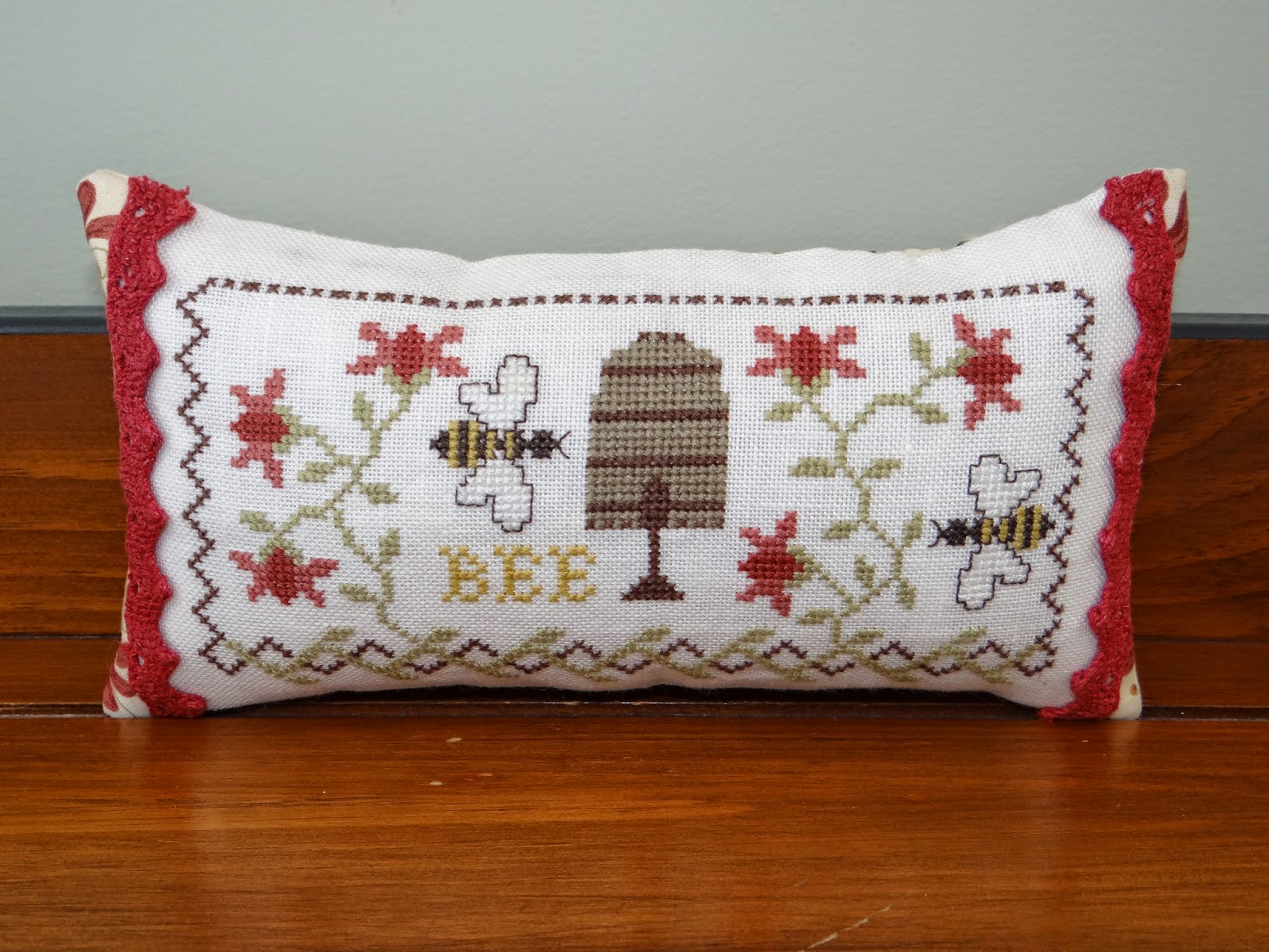 Freebie Gallery: The Early Bird....Bee Finds