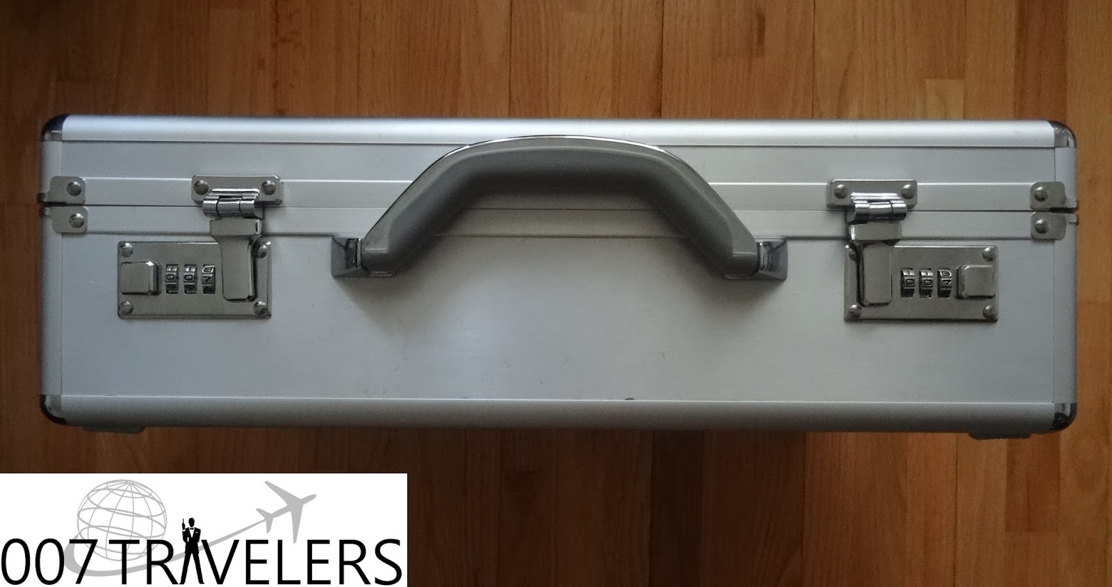 007 Item: 007 DVD suitcase - 007 Travelers