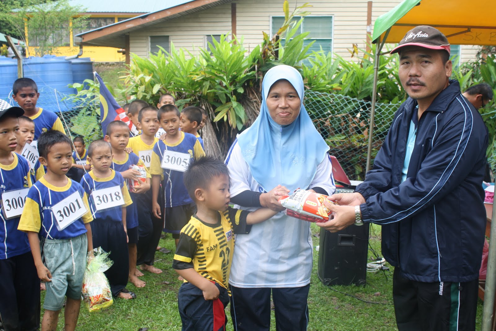 Blog Sekolah Kebangsaan Belipat Lawas, Sarawak: Larian 1 Murid 1 Sukan ...