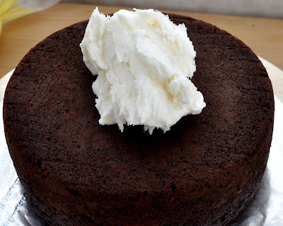 Beki Cook's Cake Blog: How to Ice a Cake