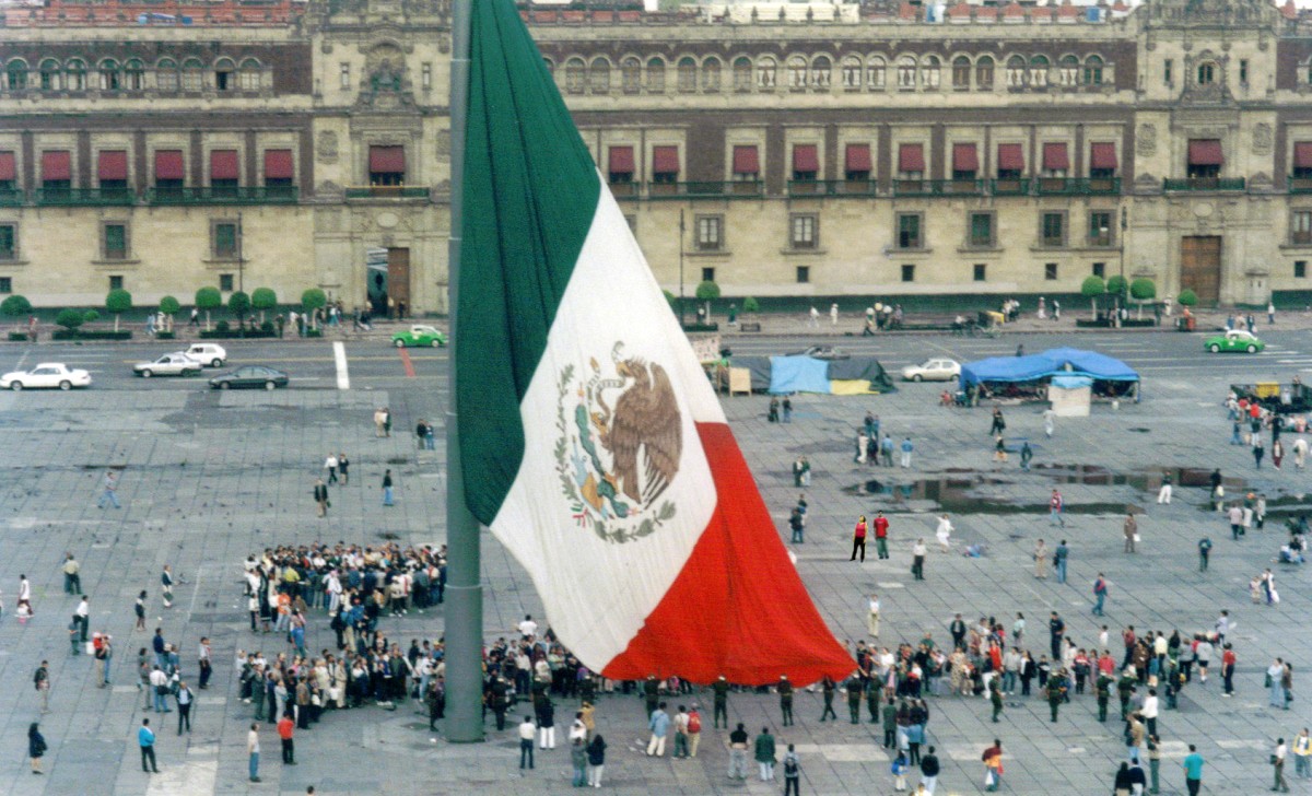 El Mexicano: Banderas monumentales – Nagy országnak nagy zászlót!