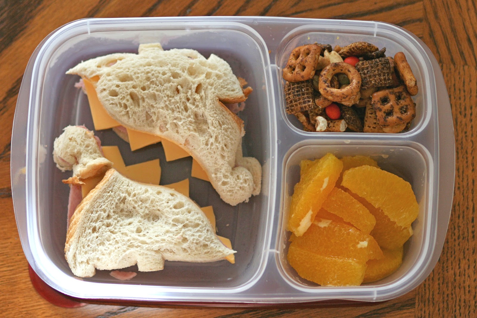 Heather Rolin: Bento Goodness: Dinosaur Sandwhiches