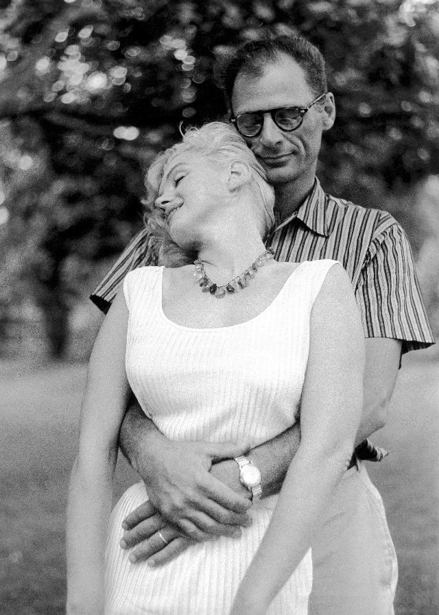 Marilyn Monroe Taken by Sam Shaw in New York, 1957 ~ Vintage Everyday