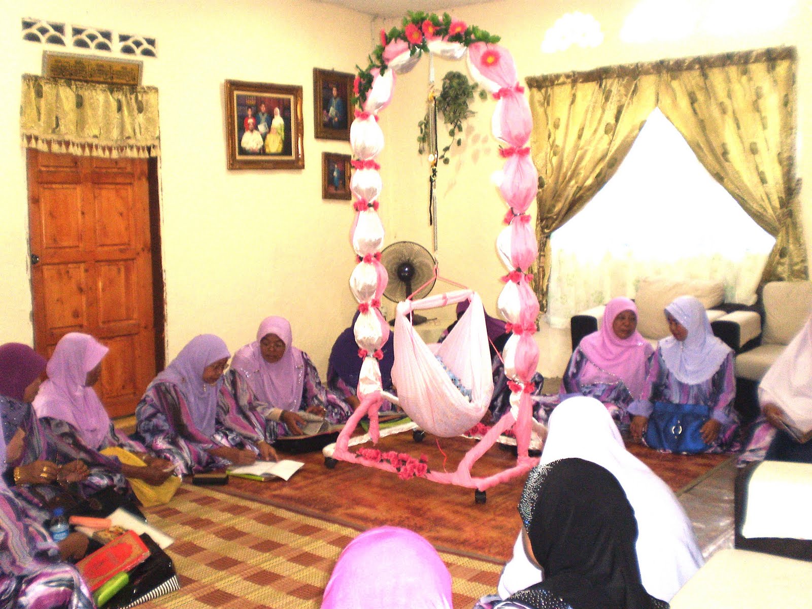 aRe sHe QuEeN ! !: :. Majlis Berendoi, A Traditional Malay Baby ...