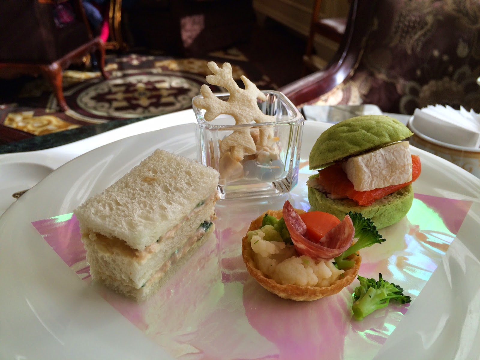 Anna And Elsa's Frozen Fantasy Afternoon Tea At Dreamers Lounge ...