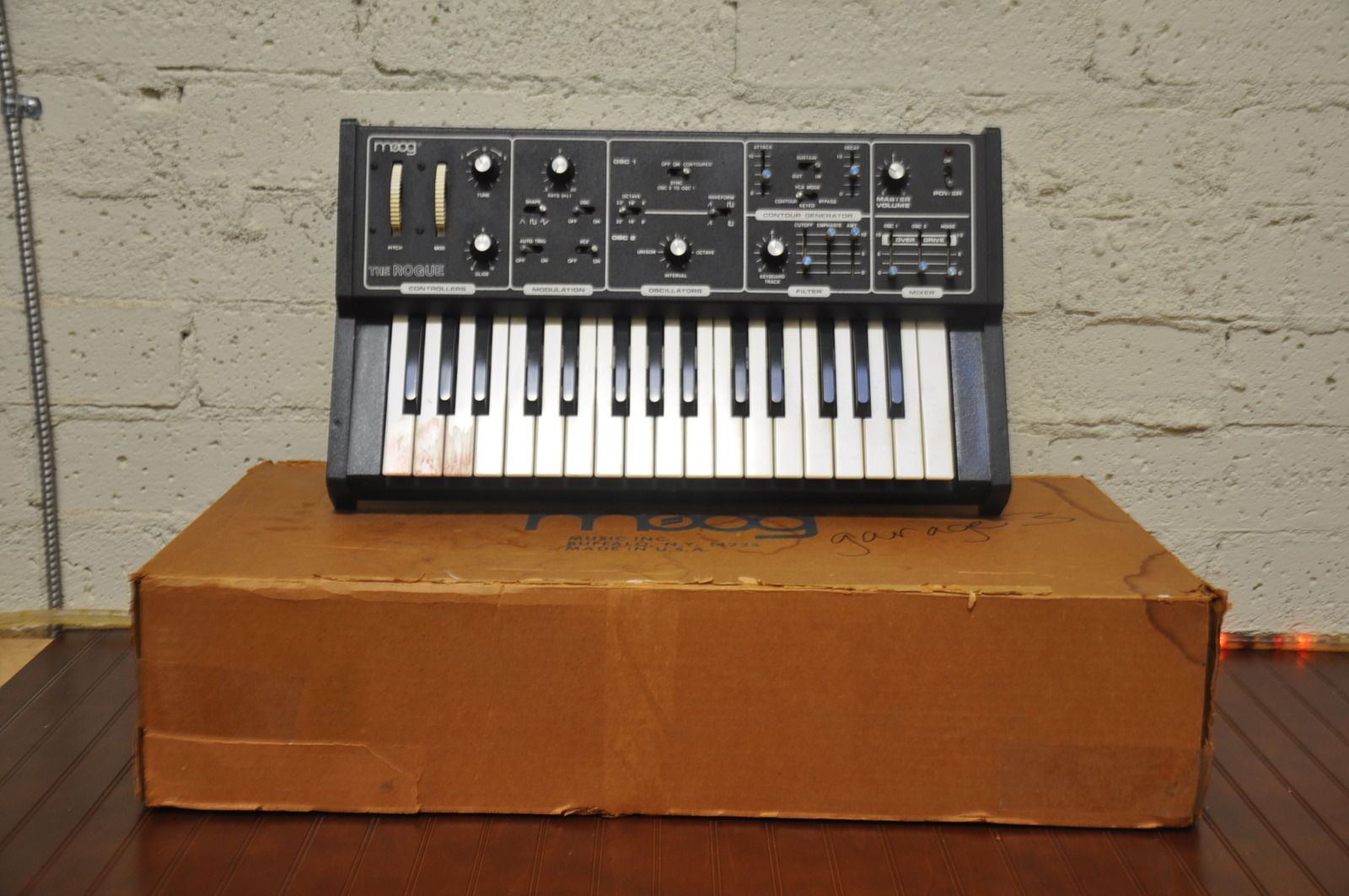 MATRIXSYNTH: MOOG ROGUE Vintage ANALOG Synthesizer Original Box SN 7811