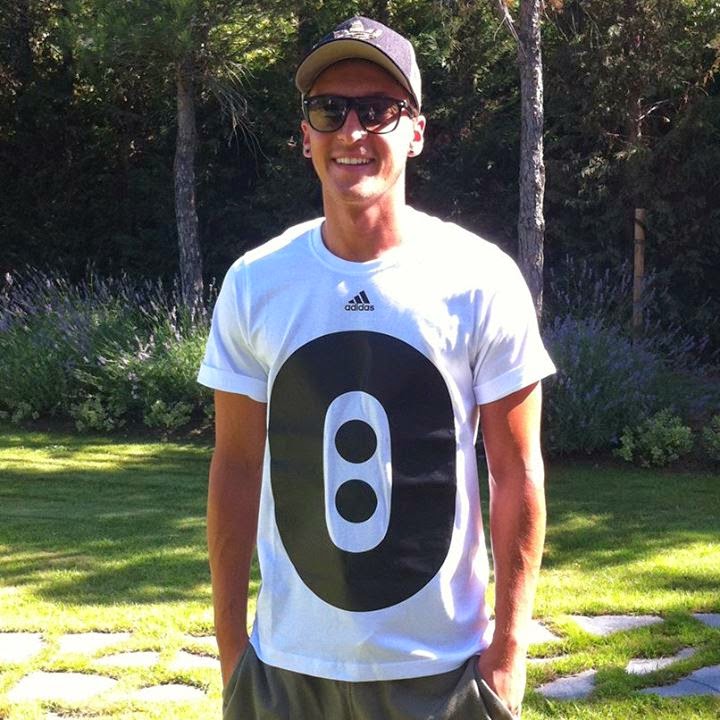 New Mesut Özil Signature Logo Revealed - Footy Headlines