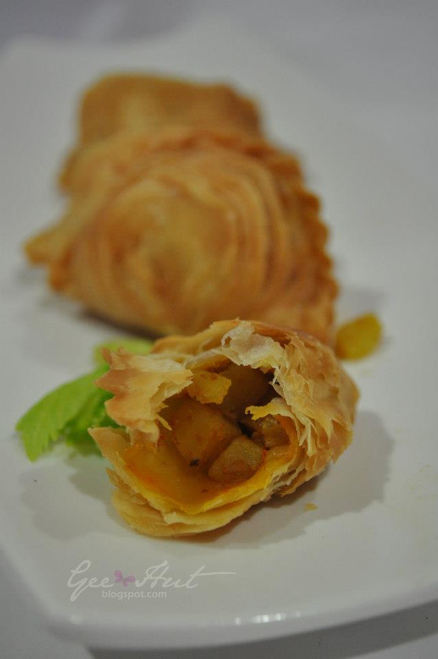 GeeHut: Karipap pusing