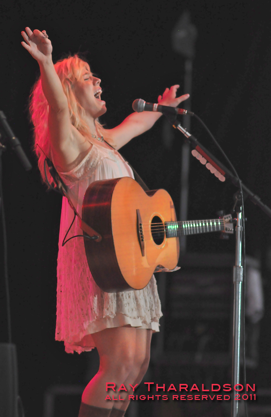 American News Broadcasting: The Band Perry is mining gold!